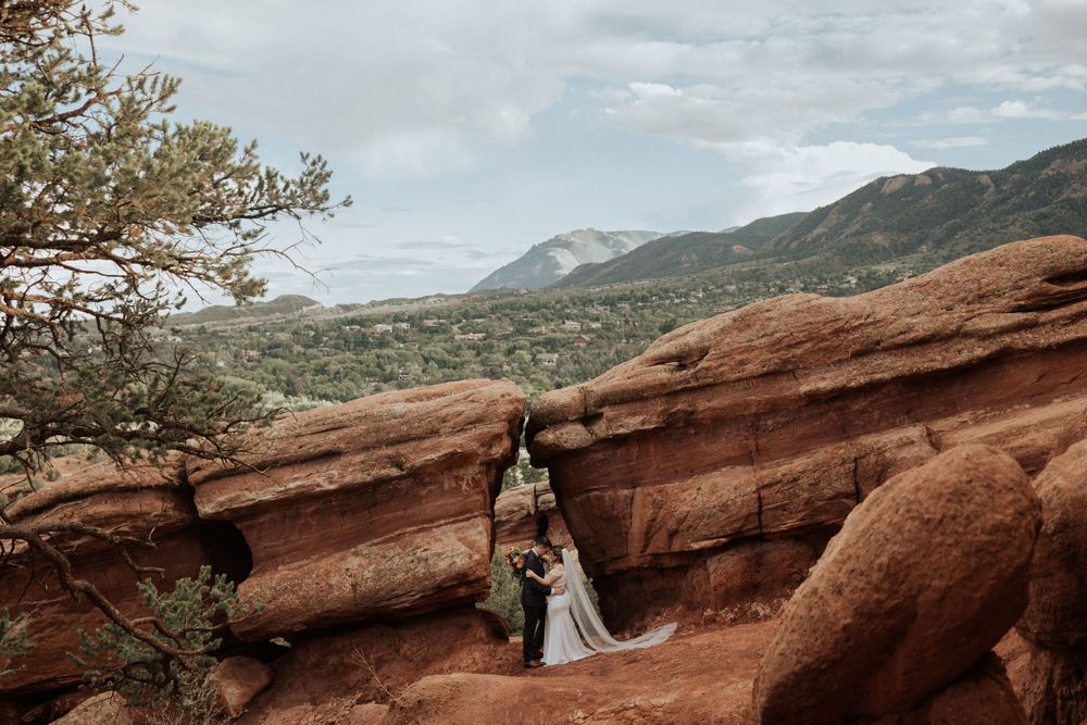 Natalie + David Garden of the gods Elopement - Ali Garcia Photography