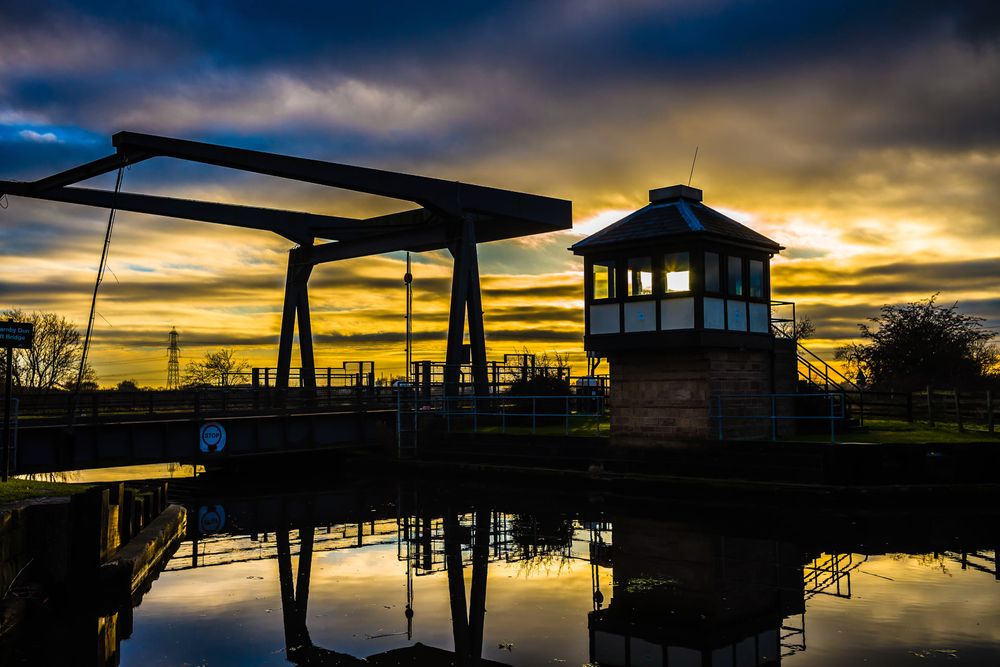 Sunset on Barnby Dun lift bridge! - DiscovRphotography