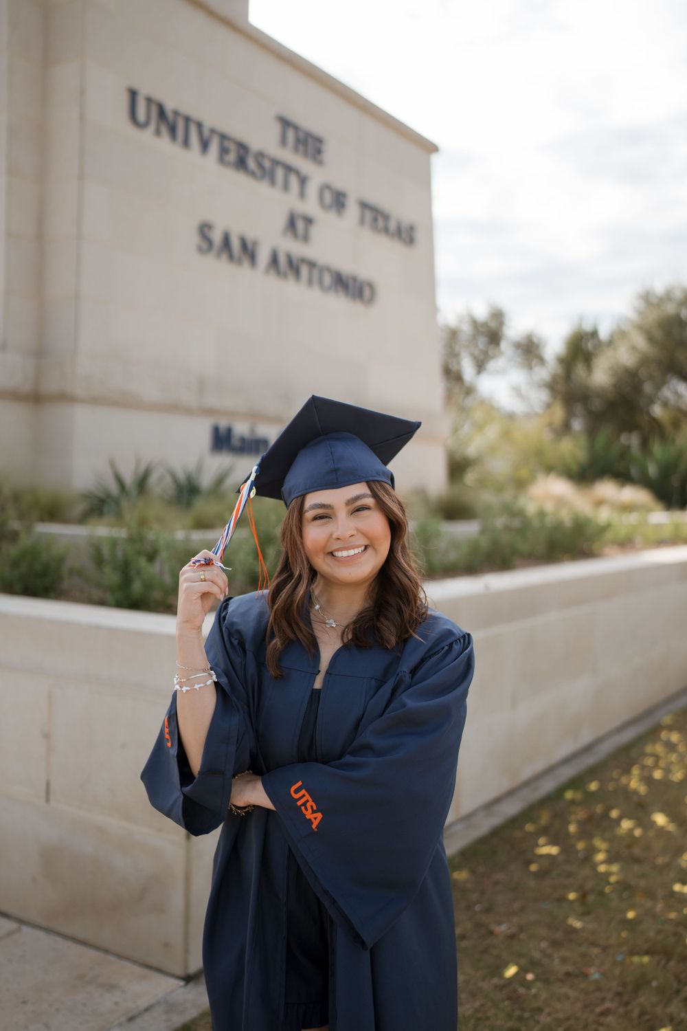 What to Expect During Your College Graduation Photoshoot - Mayfields ...