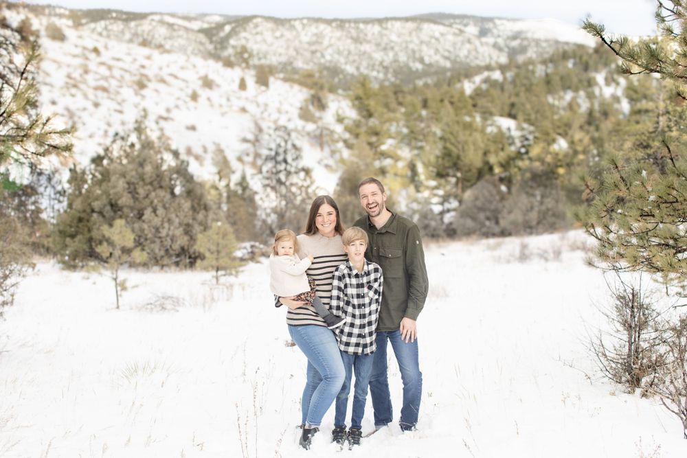 Snowy Family Session in Conifer - JMJ Photography