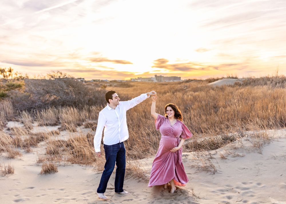 Virginia Beach Sunset Maternity - Photography by Melanie