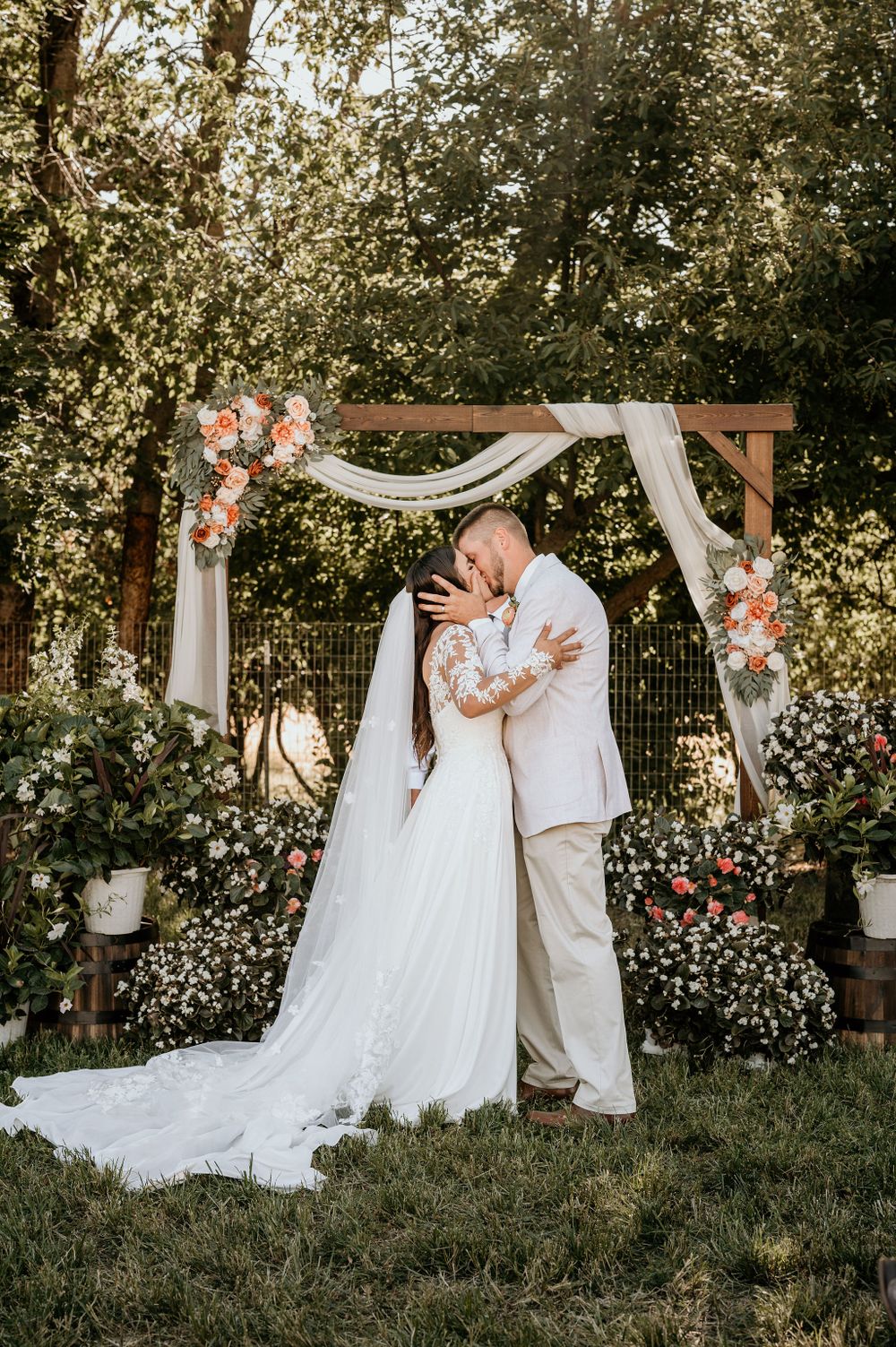 A Western Chic Wedding in Washington | Jacob + Sidney - Sydney Nichole ...