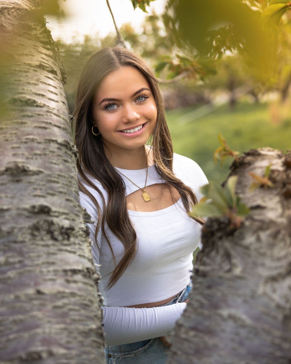 High School Senior Girls' Guide to Picture-Perfect Portraits: Posing ...