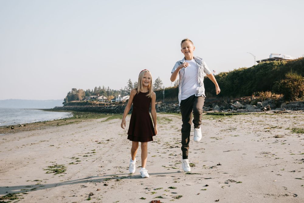 Family Photo Session on the Beach | Edmonds, WA - Heather Locke Photography