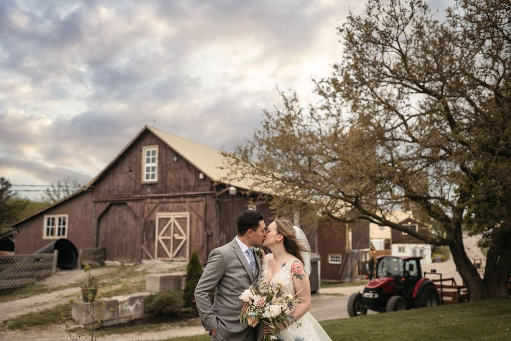 Timeless Barn Wedding in Hamilton - Madeleine & Matthew - Geoff Shaw ...
