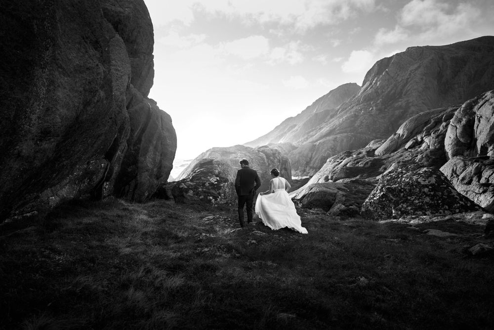 LAURA & ANTON - MAGICAL WINTER ELOPEMENT IN LOFOTEN - Bryllupsfotograf ...