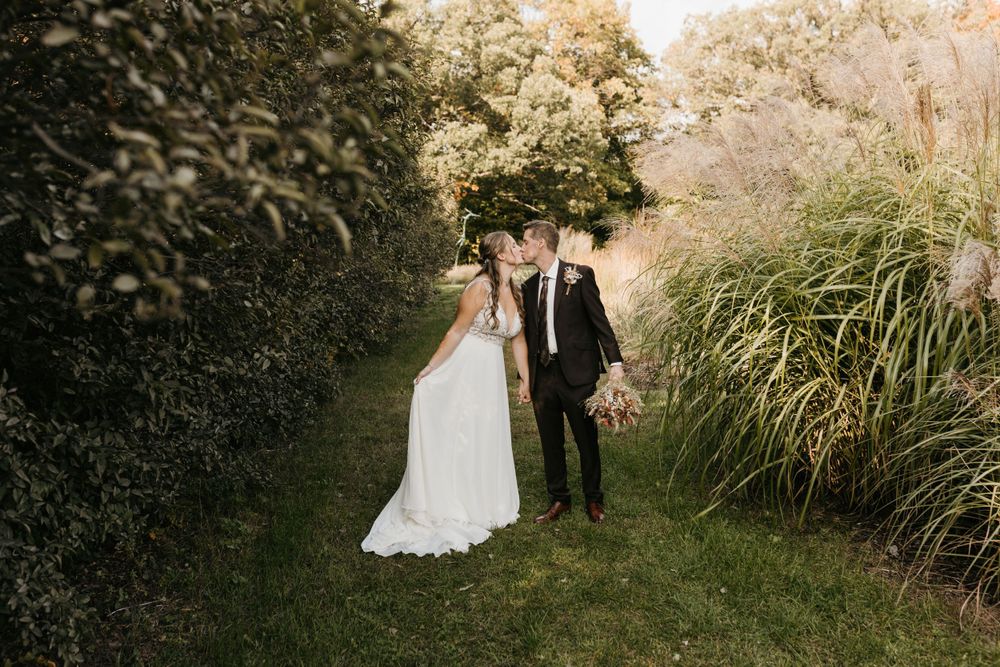 Emma + Riley Wedding - Devyn Lempke Photography