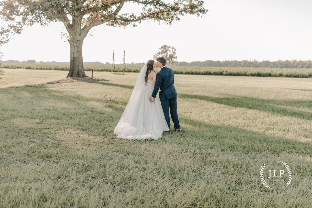 Logan + Nick // Magnolia Mule Barn // Fort Valley, GA Wedding - Jenny ...