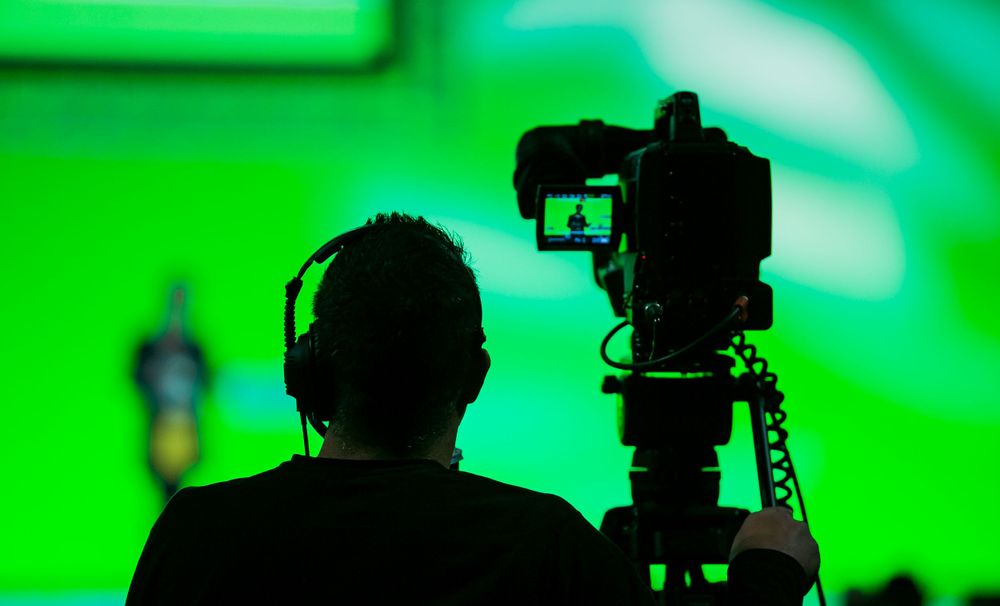 Top 5 Ways to Connect With Your Audience Through Live Streaming - Photo ...