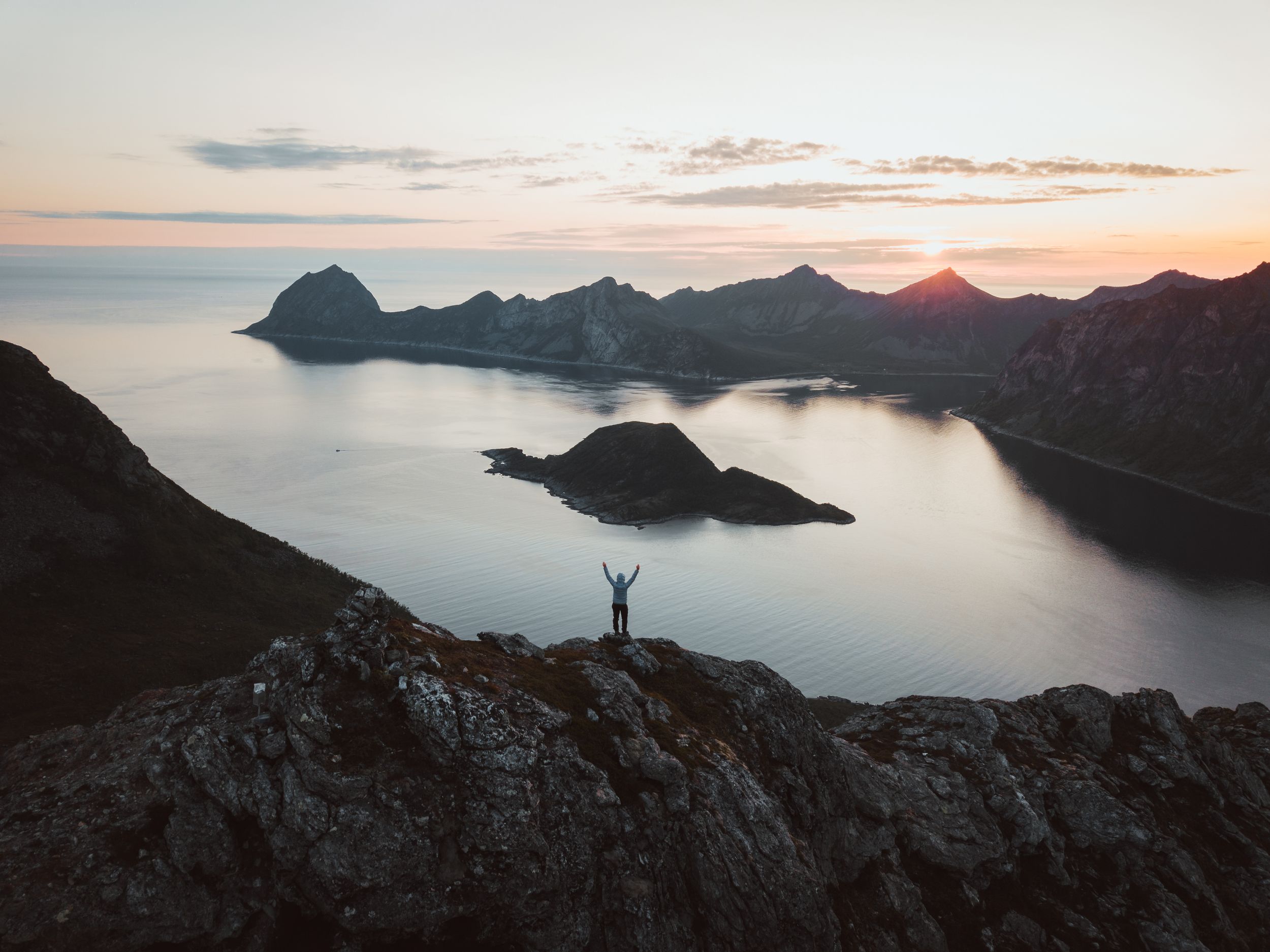 4 best hikes on Senja Island, Norway - experience the midnight sun ...