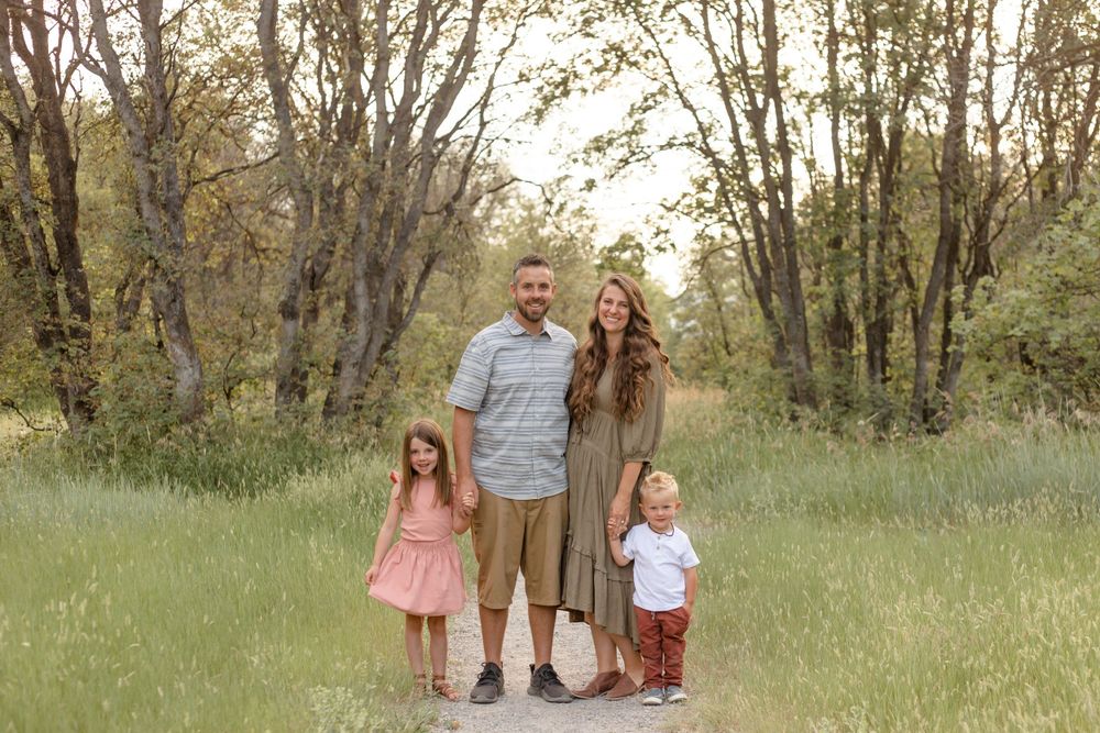 Family Pictures in Green Canyon, Logan, Utah - Bluebird Photography