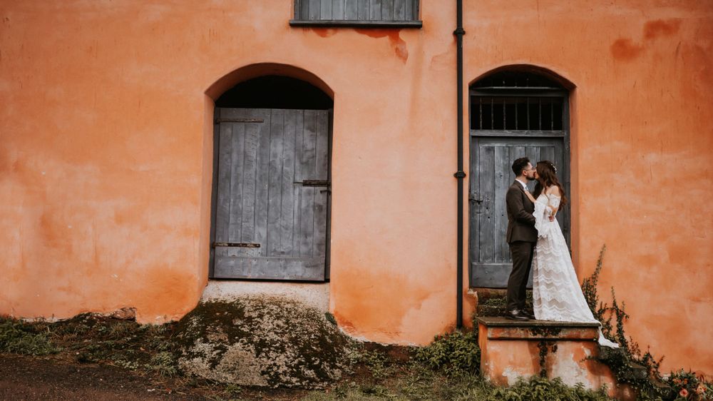 Harry & Chloe // Bickham Barn & Farm Wedding - Hannah Barnes ...