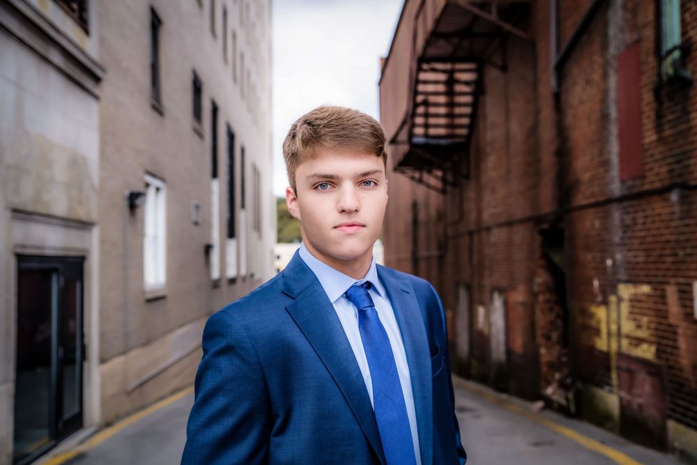 Why Book your AMA Senior Experience now? - AMA Photography