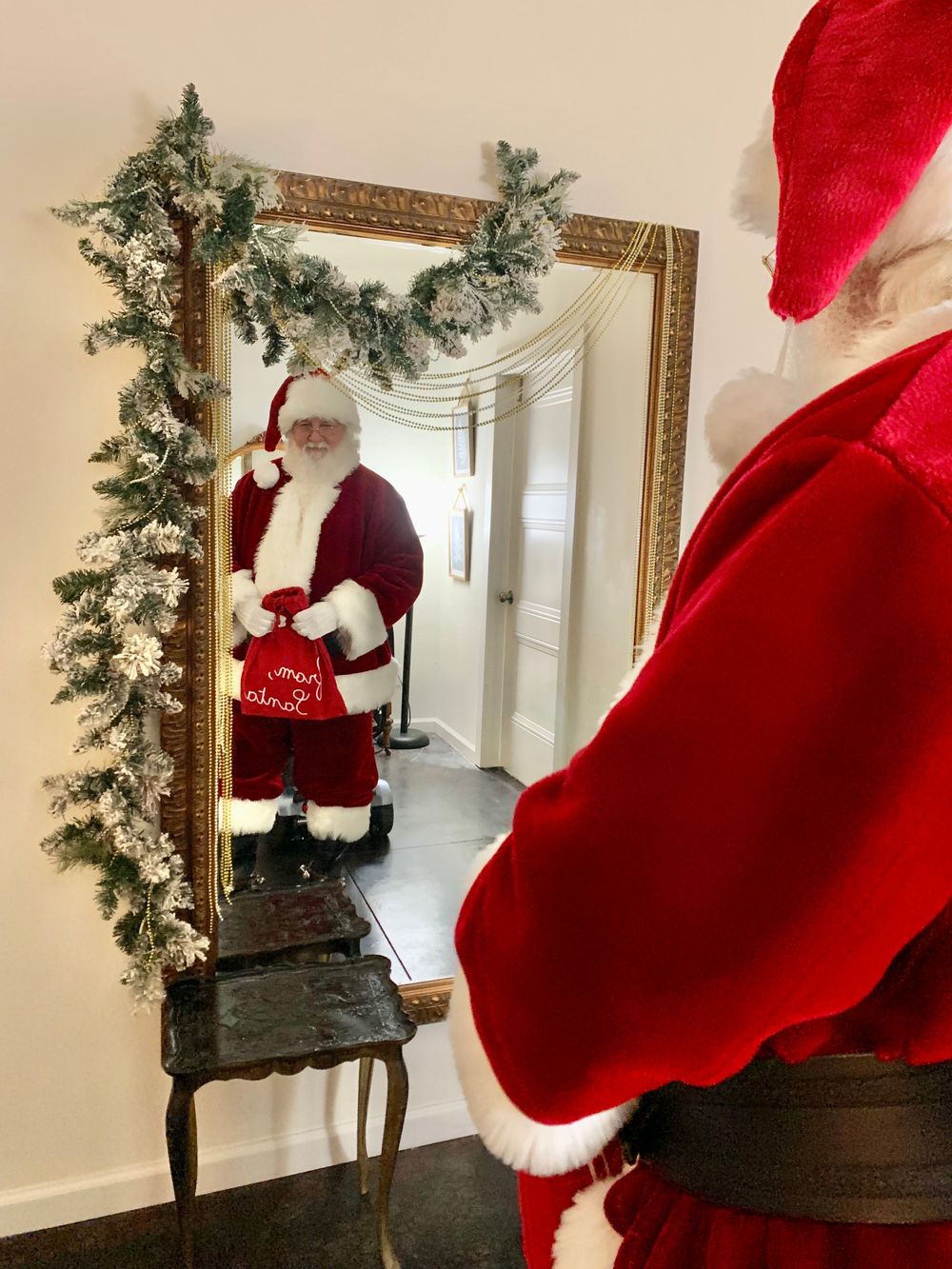 How To Plan A Magical Christmas Wedding With Santa As A Surprise ...