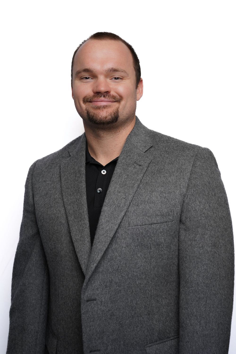 Picture Perfect: The Top 5 Colors to Wear for Professional Headshots in ...