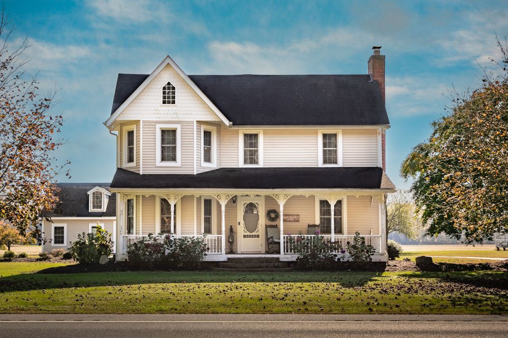 Charming Farm House - Megan Powell Photography