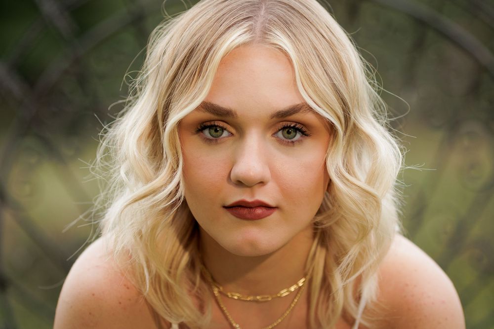 Farm Girl Senior Session | Charleigh, MHS 2024 - Amber Helm Photography | Effingham, Illinois ...