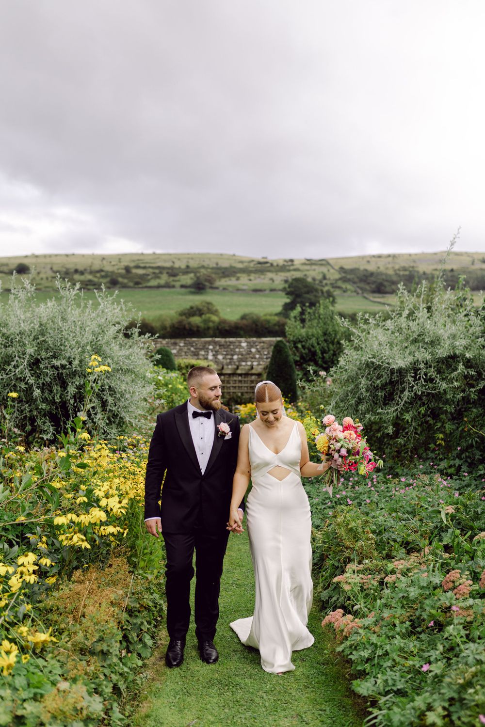 Stylish Lake District Longlands at Cartmel wedding - Leah Lombardi
