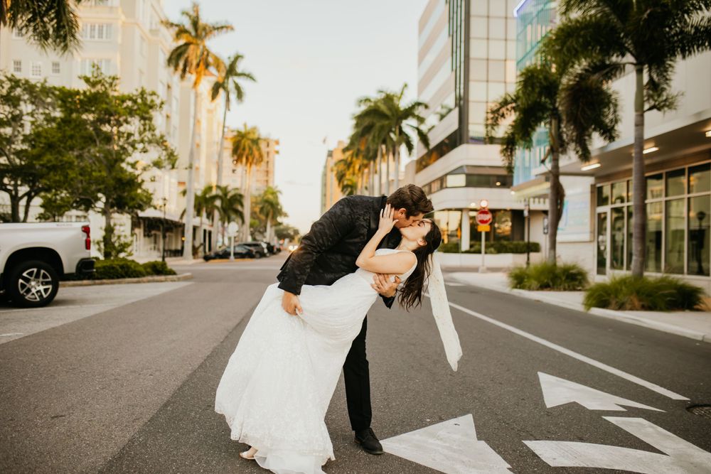 RJ + Grace Pillar // Bradenton Florida Wedding Bishop Museum // Shelby ...