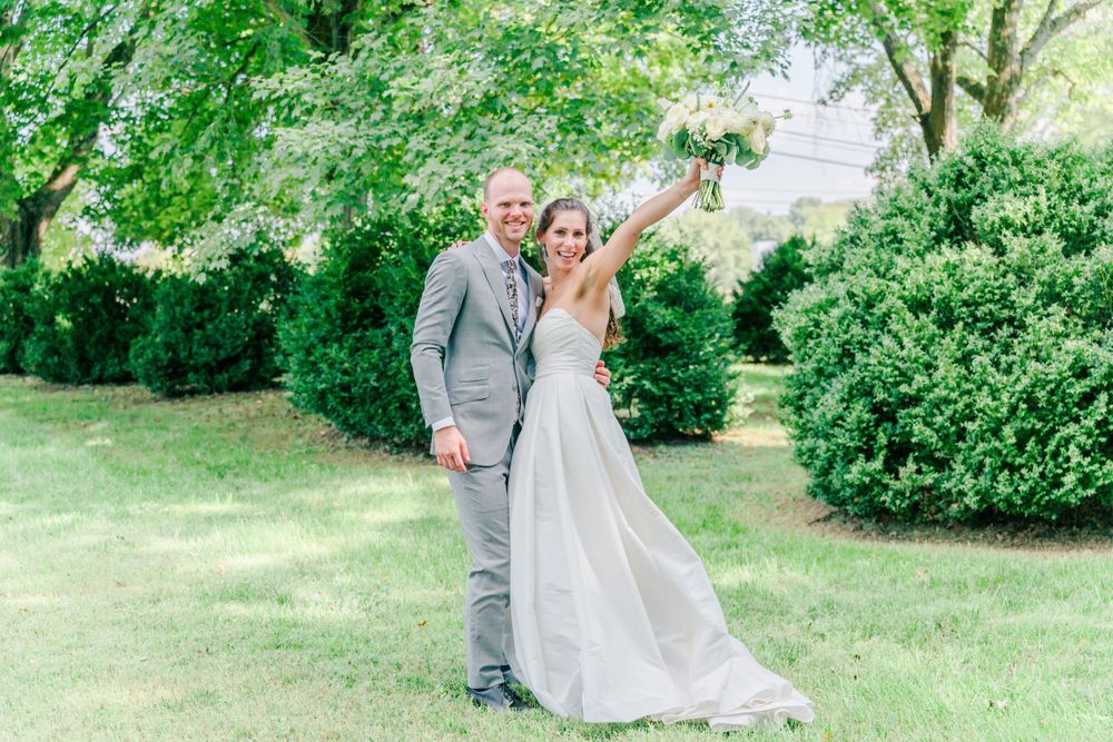 Summertime Wedding at Homestead Manor with Elise and Will - Collins and ...