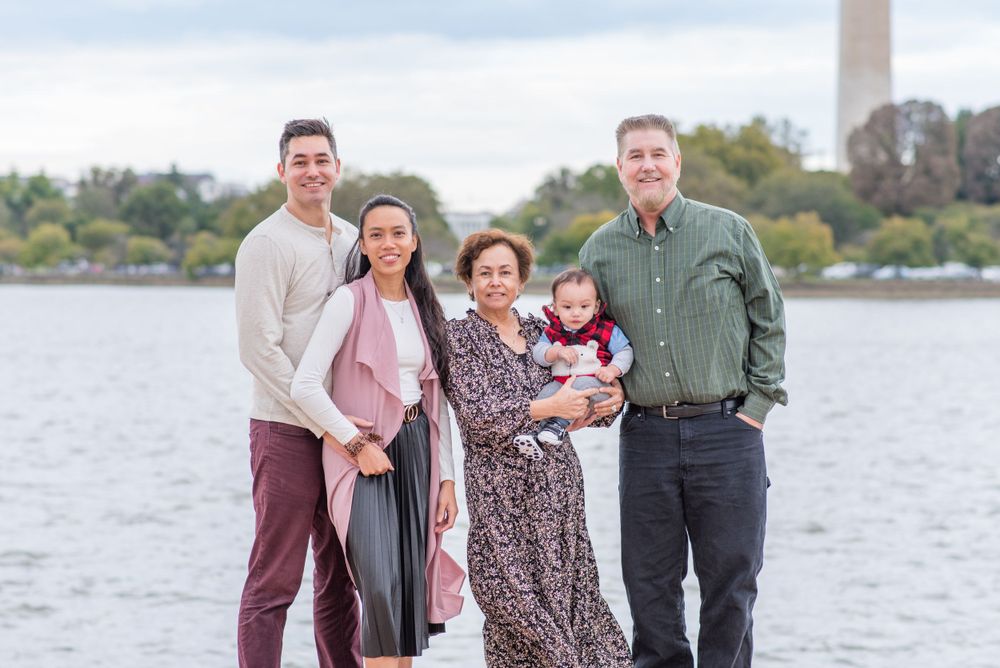 Trevor and April Family at the Jefferson Memorial - Sarah Thayer ...
