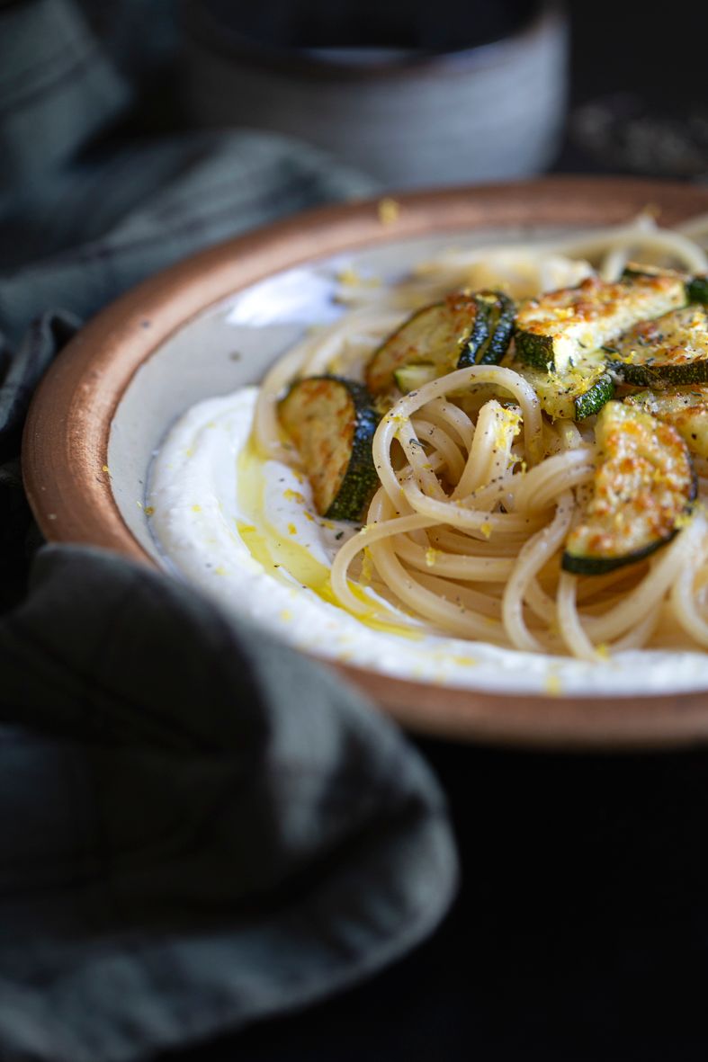 SPAGHETTI AUX COURGETTES RÔTIES ET FÊTA FOUETTÉE - mariondubanchet
