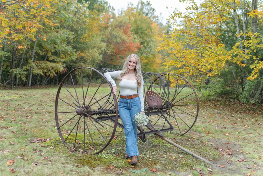 Carolyn - Senior Portraits - Emily Vale Photography