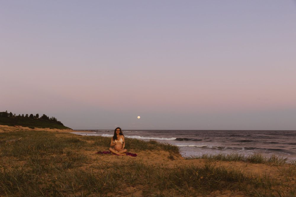 Fernanda, Jeremy, Amalia and the Moon - We are Wild Family Photography
