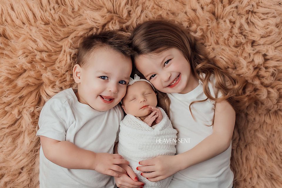 8 Tips for Successful Sibling Photos - Heaven Sent Photography