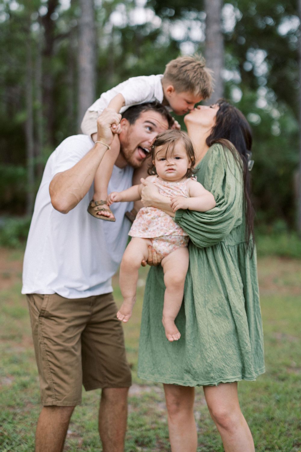 Grenko | Cozy Family Session at Urfer Park - Katie Beiler Photography