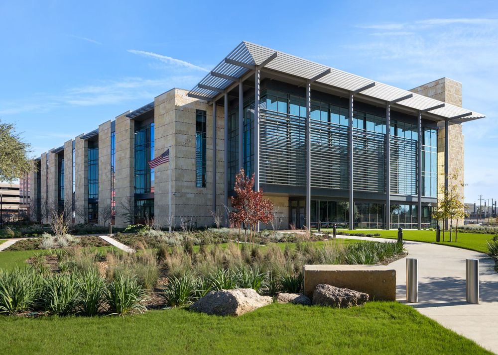 Sharp Glass - Federal Courthouse in SA - Sean Carranza Photography