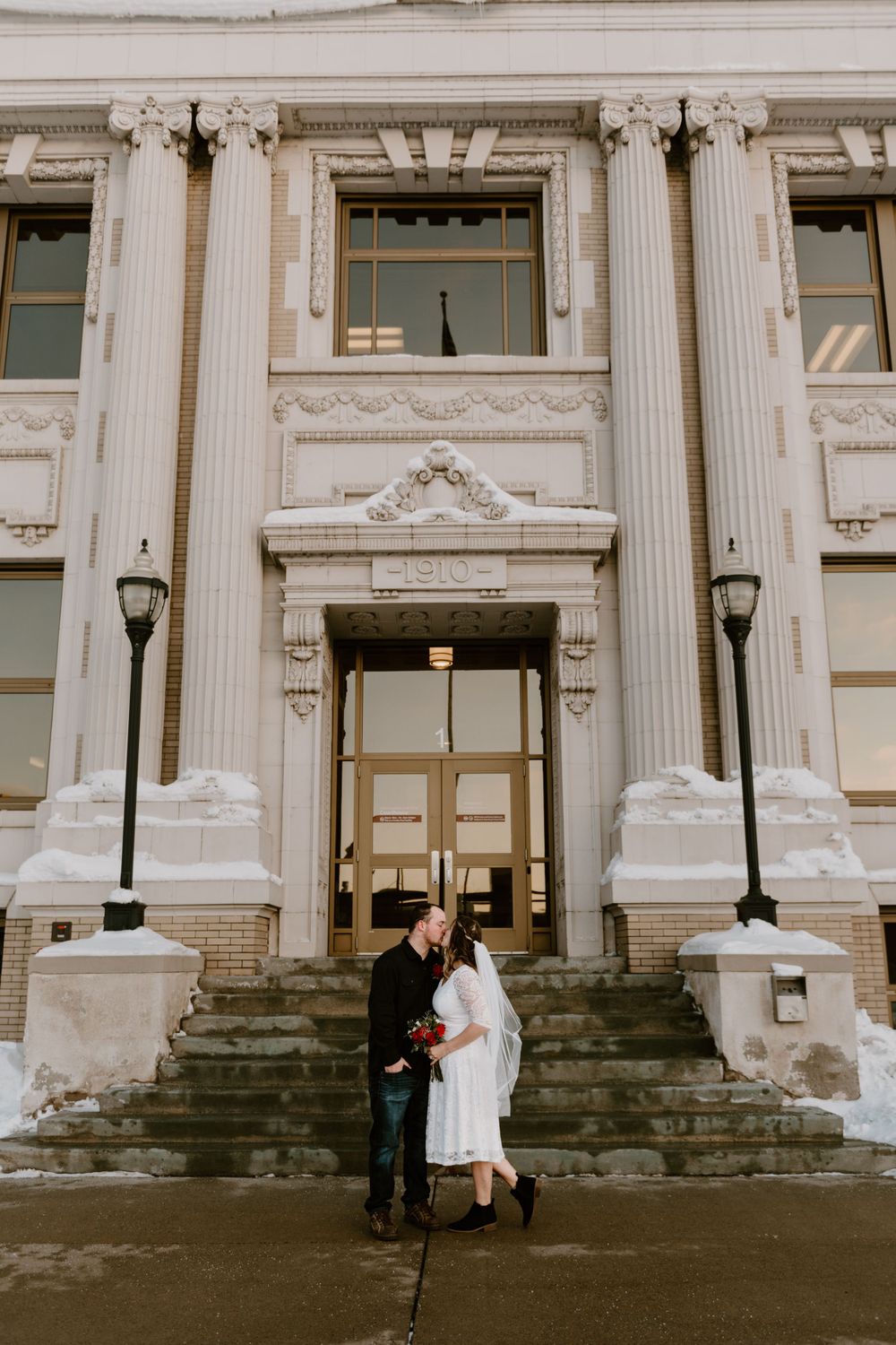 A Northern Minnesota Courthouse Wedding - Genesia Photography - Mia ...