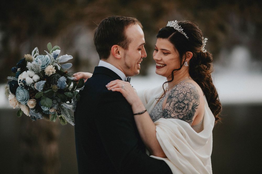Marissa + Ryan's Winter Wedding - Allisha Linnea' Photography