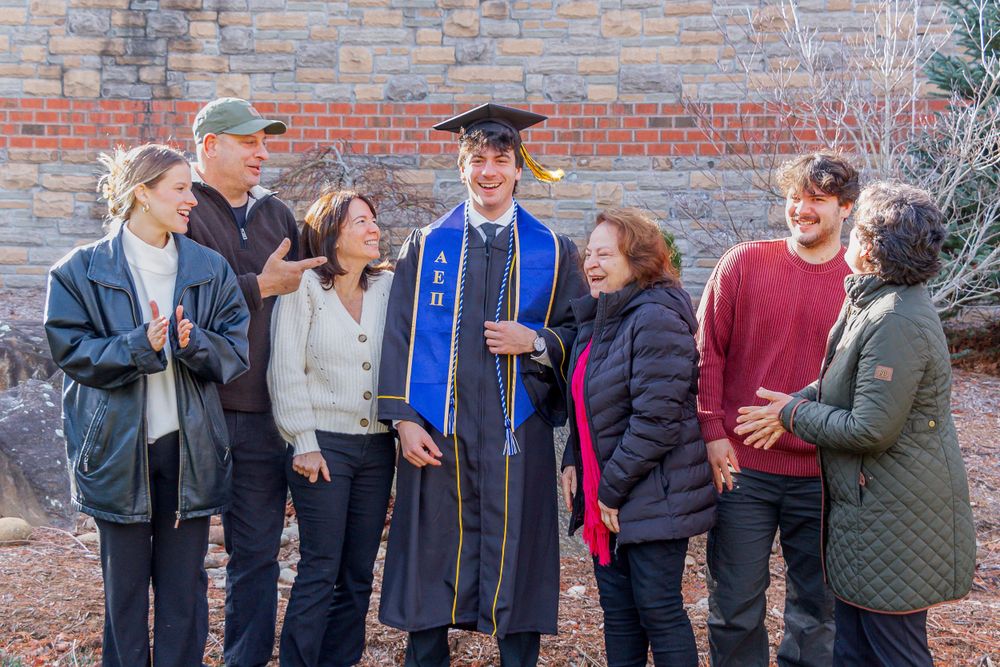 The Ultimate Guide to Senior Photos: Best Timing, Seasons & Planning ...