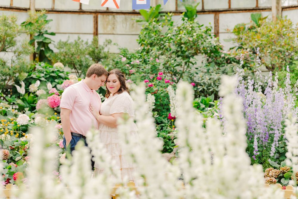 A Spring Engagement at the Lincoln Park Zoo & Conservatory | Grace ...