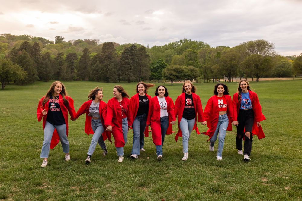 3 Tips for Your Senior Cap & Gown and College Commitment Photos ...