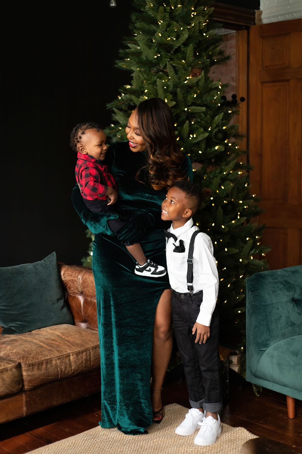 A Stylish Holiday Family Session - Iesha Gover Photography