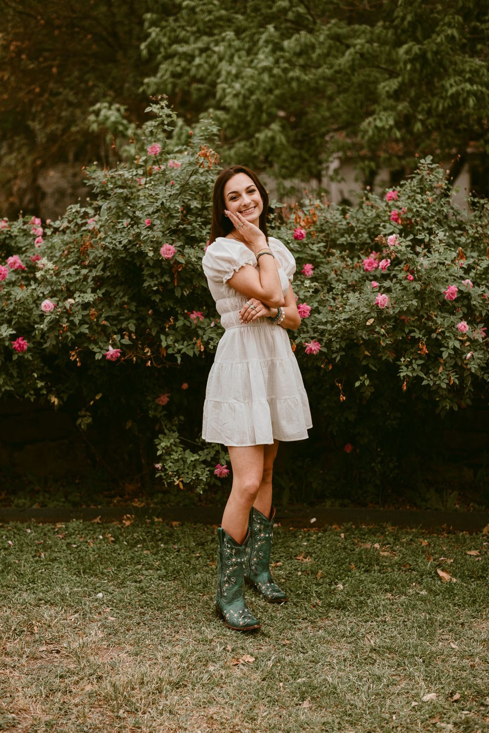 A Sweet New Braunfels Senior Session in the Rose Garden in Seguin ...