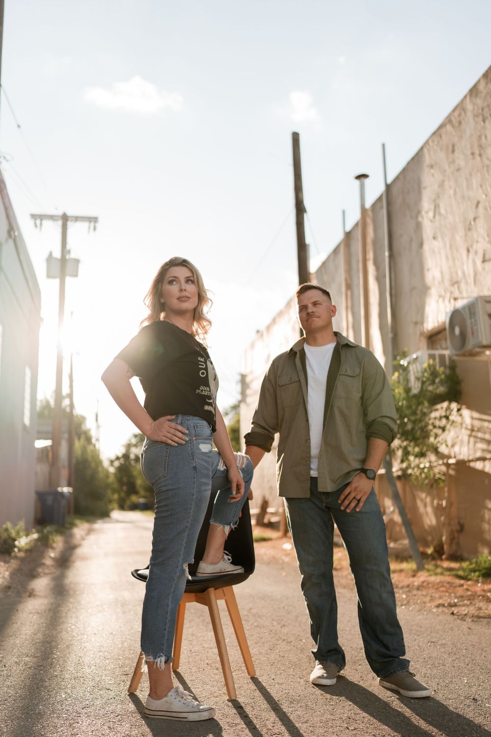 How to Pose People When You're a Photographer? - Expert Tips and FAQs ...