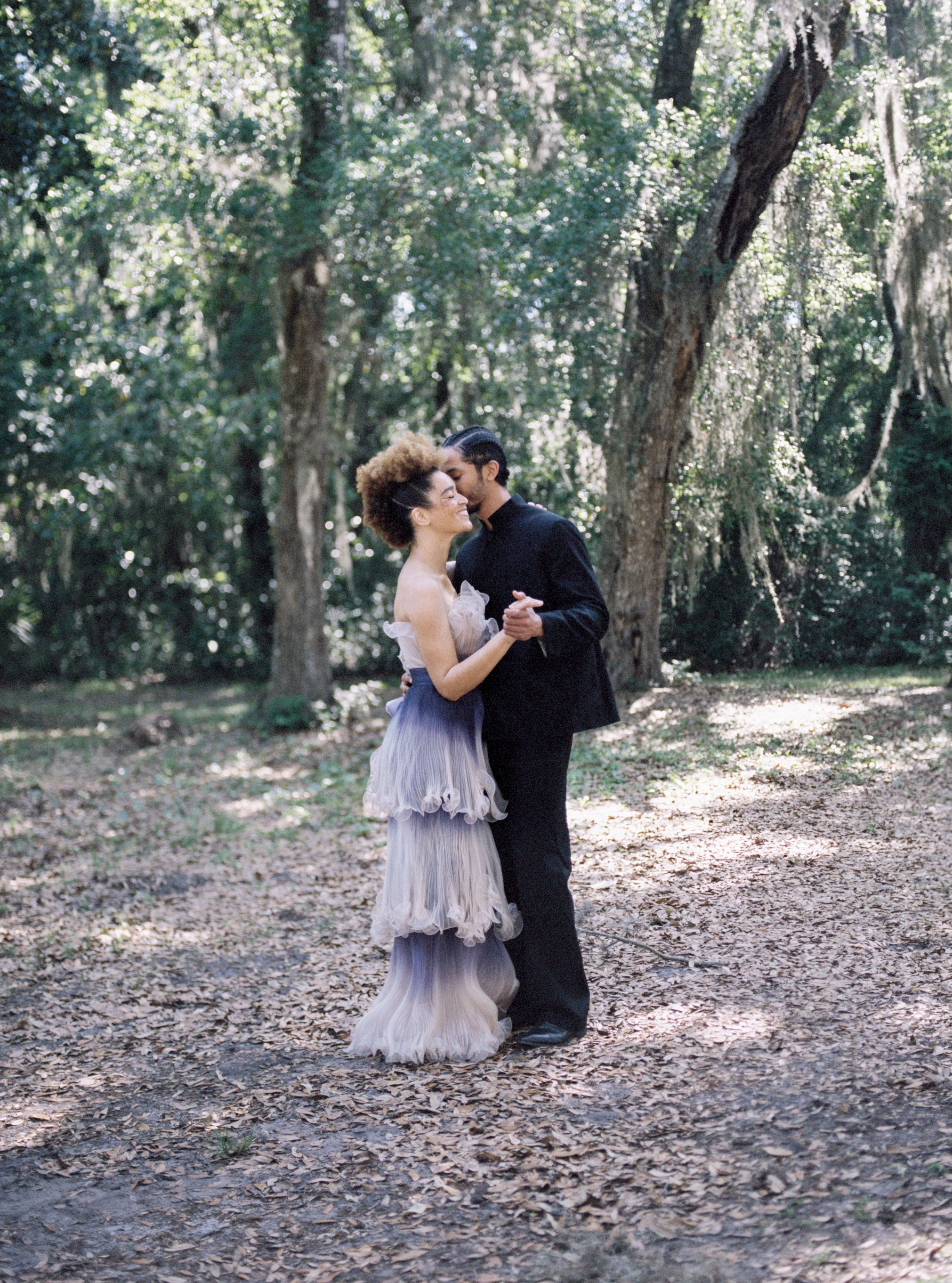 Engagement Posing Guide - ROZA GOLTSER | FILM PHOTOGRAPHER