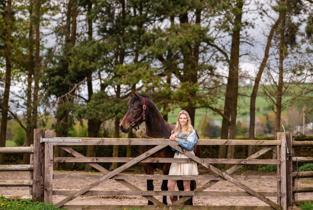 Styling and theme nailed to a T. Jemma, her Ponies and Pippin ...