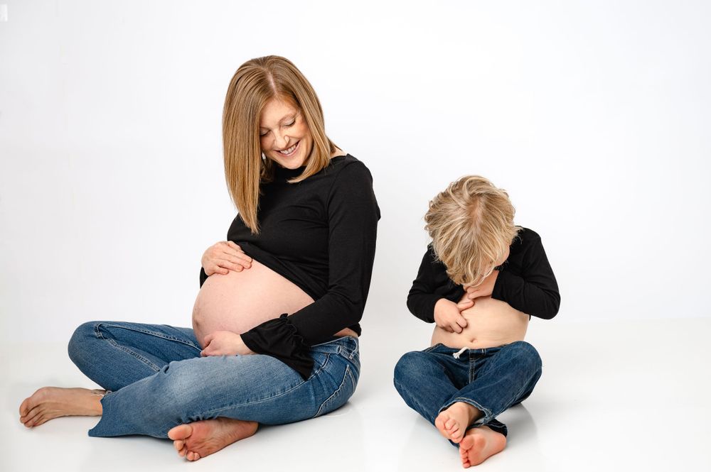 Brooke | Studio Maternity Session - Kristen Calgaro Photography ...