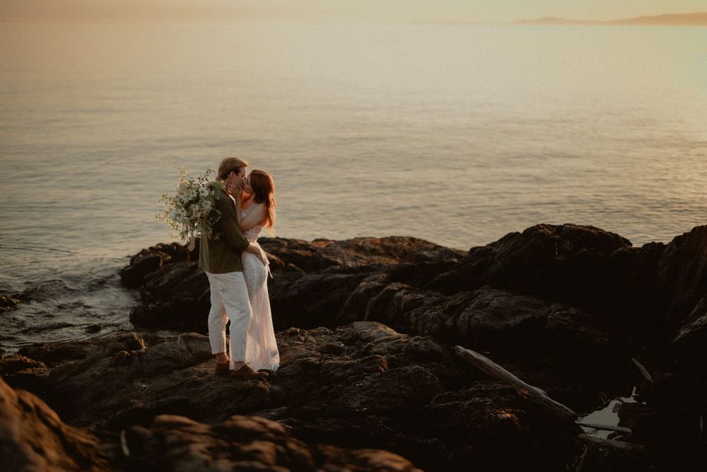 Sunset Beach Elopement in Victoria, BC: What You Need To Know - Robyn ...