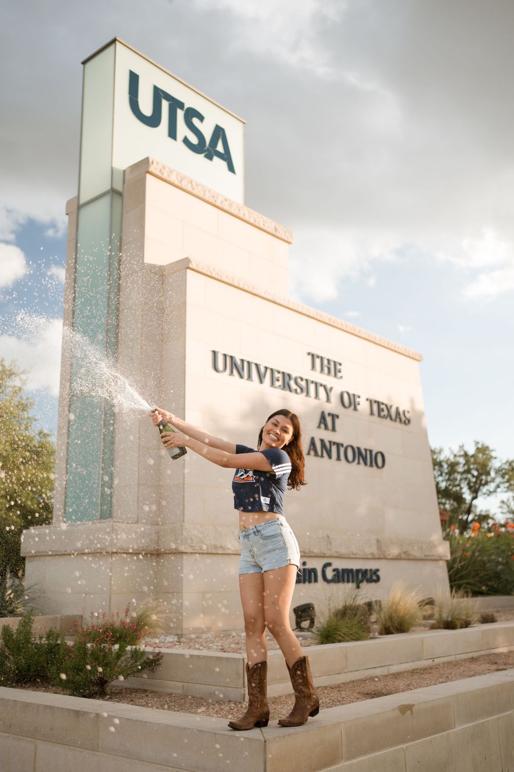 How to Choose the Best Graduation Photographer Near Me - Mayfields ...