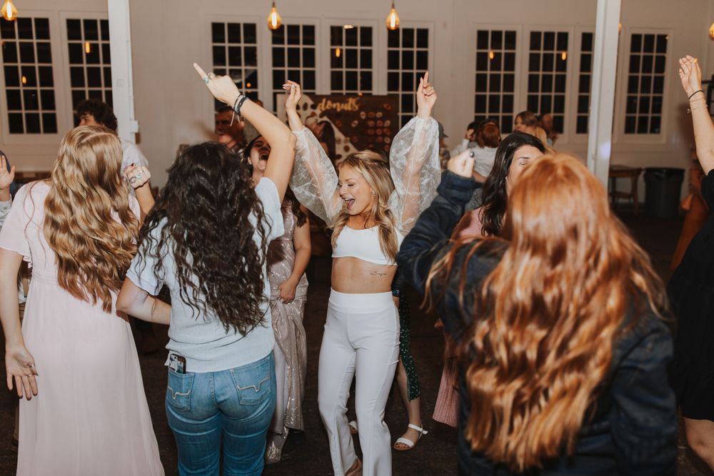 The Ultimate Western Wedding Playlist - Caitlyn Wells Photo