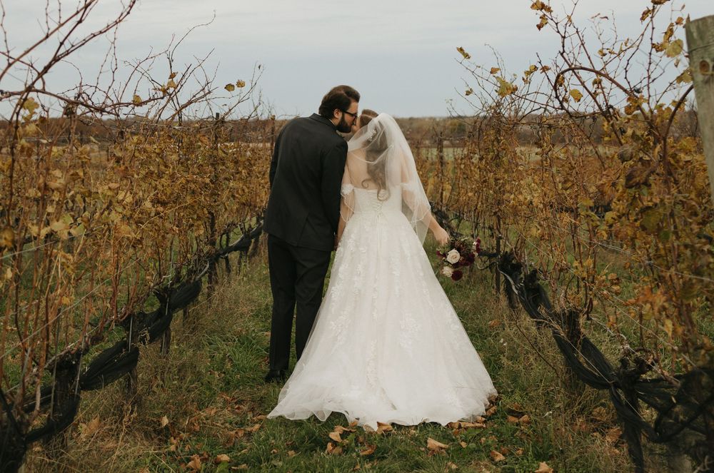 A Romantic Autumn Wedding at Ravine Winery in Niagara-on-the-Lake ...
