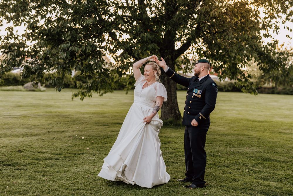 Intimt bröllop på Rimforsa strand - Familjefotograf i Linköping | Jenny ...