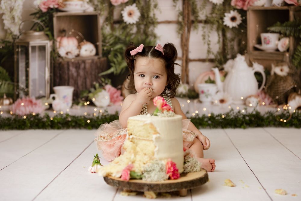DIY or Professional Cake Smash: What’s the Difference?