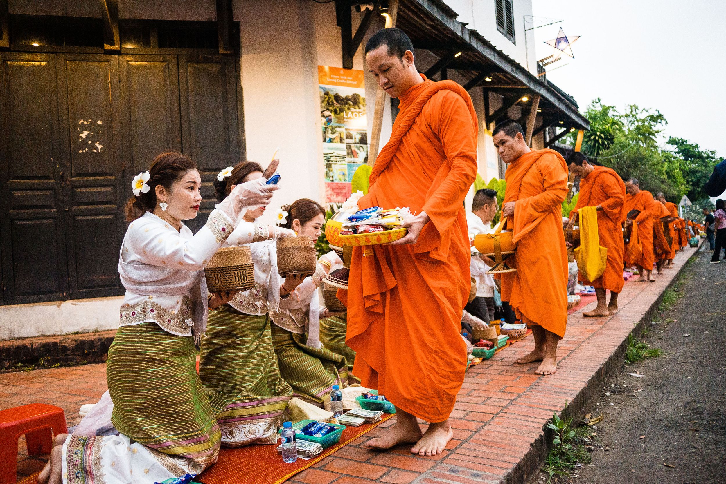 A Guide to the Alms-Giving Ceremony in Luang Prabang - Thom Travels