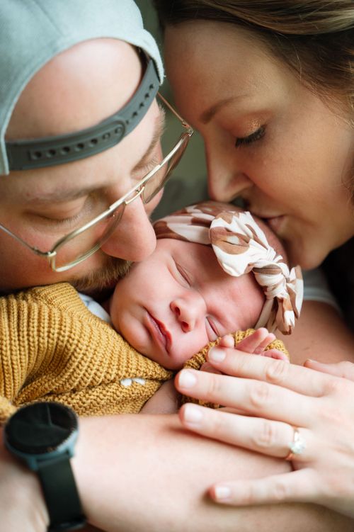 A Heartwarming December Family Session in Appleton, WI - Morgan Hicks ...